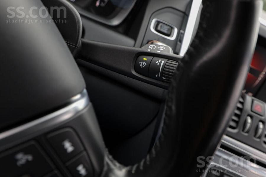 Black Volvo XC60 2017 in Jelgava, with an engine capacity of 2.40 L and mileage of 0 thousand km for 15750 €, photo 25 on AUTOMOTO.COM.LV