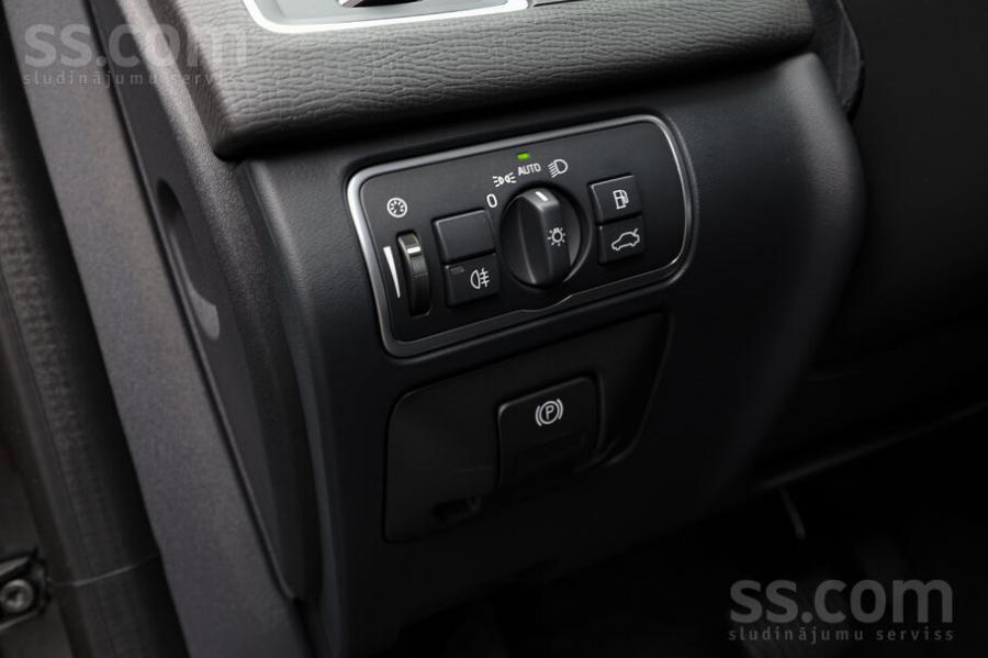 Black Volvo XC60 2017 in Jelgava, with an engine capacity of 2.40 L and mileage of 0 thousand km for 15750 €, photo 27 on AUTOMOTO.COM.LV