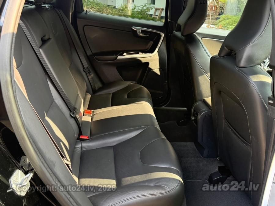 Черный Вольво ХС60 2017 в Таллин, объемом двигателя 0.00 л и пробегом 412 тыс. км за 10000 €, фото 15 на AUTOMOTO.COM.LV