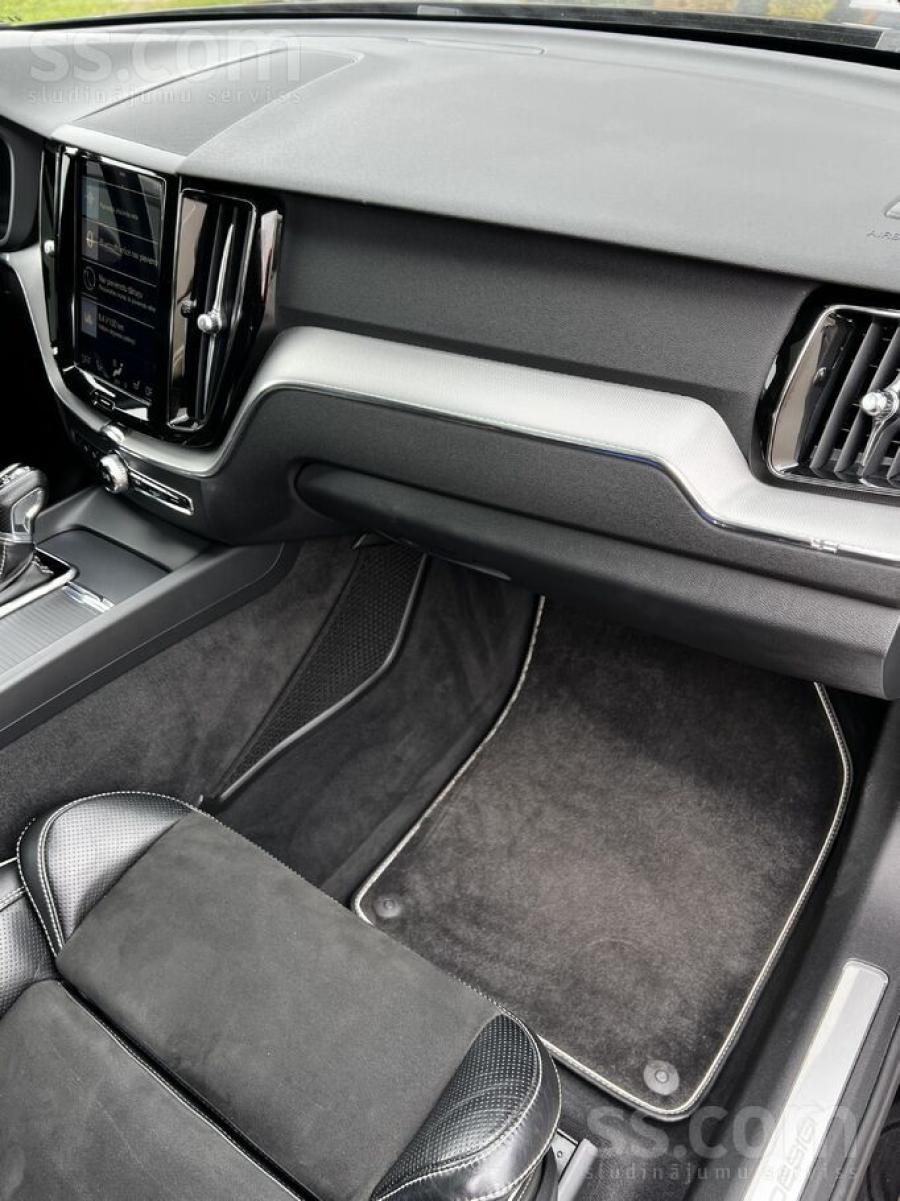 Melns Volvo XC60 2017 Rīga, ar dzinēja tilpumu 2.00 L un nobraukumu 242 tūkst. km par 17500 €, foto 11 vietnē AUTOMOTO.COM.LV