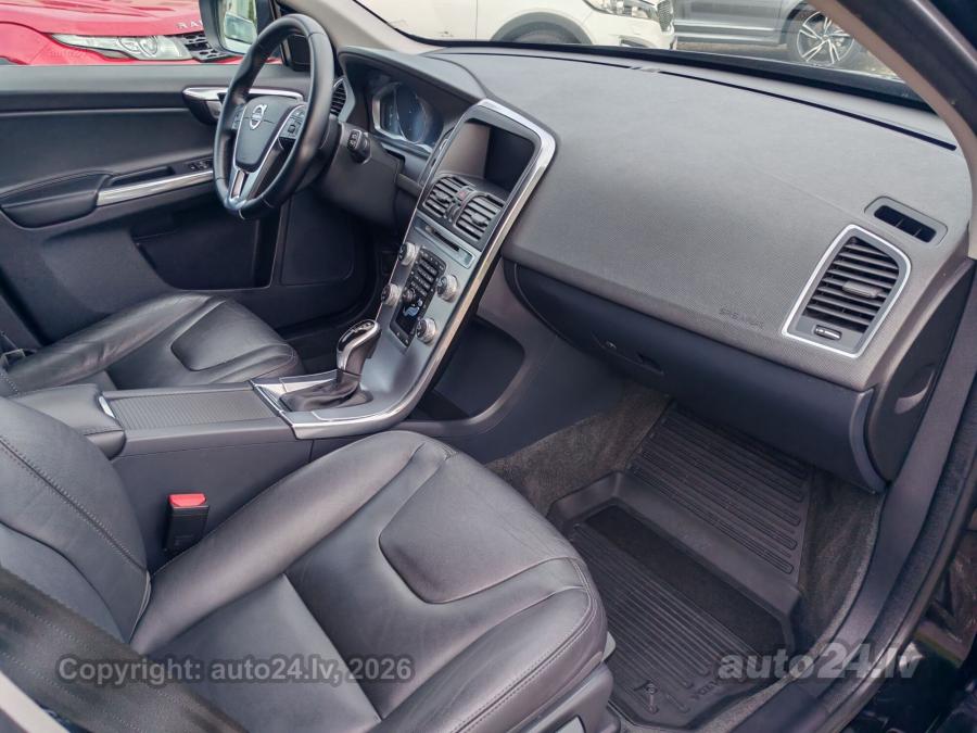 Melns Volvo XC60 2017 Tallina, ar dzinēja tilpumu 2.40 L un nobraukumu 150 tūkst. km par 16999 €, foto 14 vietnē AUTOMOTO.COM.LV