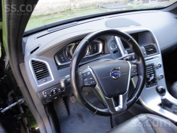 Volvo XC60 2017 Rīga vietnē Melns Volvo XC60 2017 Rīga, ar dzinēja tilpumu 2.40 L un nobraukumu 232 tūkst. km par 13900 €, foto 6 vietnē AUTOMOTO.COM.LV