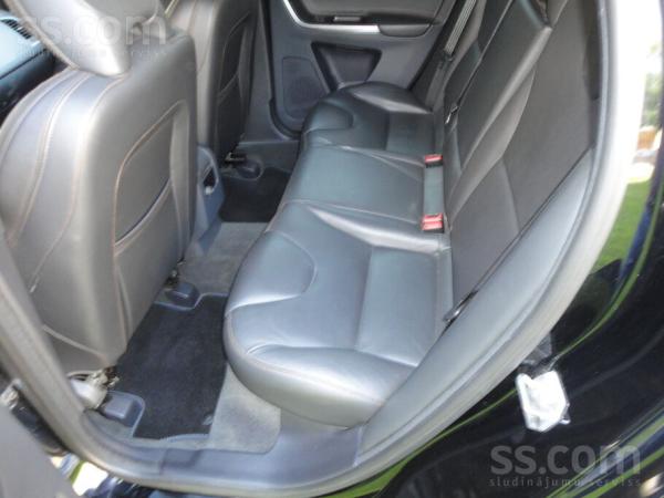 Volvo XC60 2017 Rīga vietnē Melns Volvo XC60 2017 Rīga, ar dzinēja tilpumu 2.40 L un nobraukumu 232 tūkst. km par 13900 €, foto 8 vietnē AUTOMOTO.COM.LV