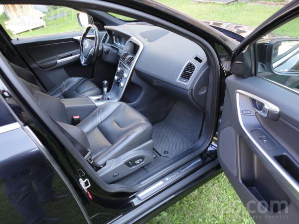 Volvo XC60 2017 Rīga vietnē Melns Volvo XC60 2017 Rīga, ar dzinēja tilpumu 2.40 L un nobraukumu 232 tūkst. km par 13900 €, foto 9 vietnē AUTOMOTO.COM.LV