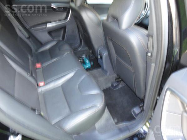Volvo XC60 2017 Rīga vietnē Melns Volvo XC60 2017 Rīga, ar dzinēja tilpumu 2.40 L un nobraukumu 232 tūkst. km par 13900 €, foto 10 vietnē AUTOMOTO.COM.LV