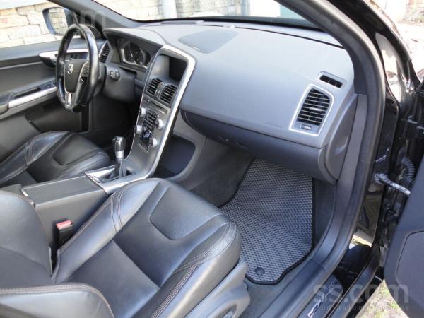 Volvo XC60 2017 Rīga vietnē Melns Volvo XC60 2017 Rīga, ar dzinēja tilpumu 2.40 L un nobraukumu 232 tūkst. km par 13900 €, foto 11 vietnē AUTOMOTO.COM.LV