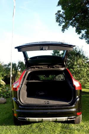 Melns Volvo XC60 2017 Tallina, ar dzinēja tilpumu 2.40 L un nobraukumu 220 tūkst. km par 15490 €, foto 6 vietnē AUTOMOTO.COM.LV