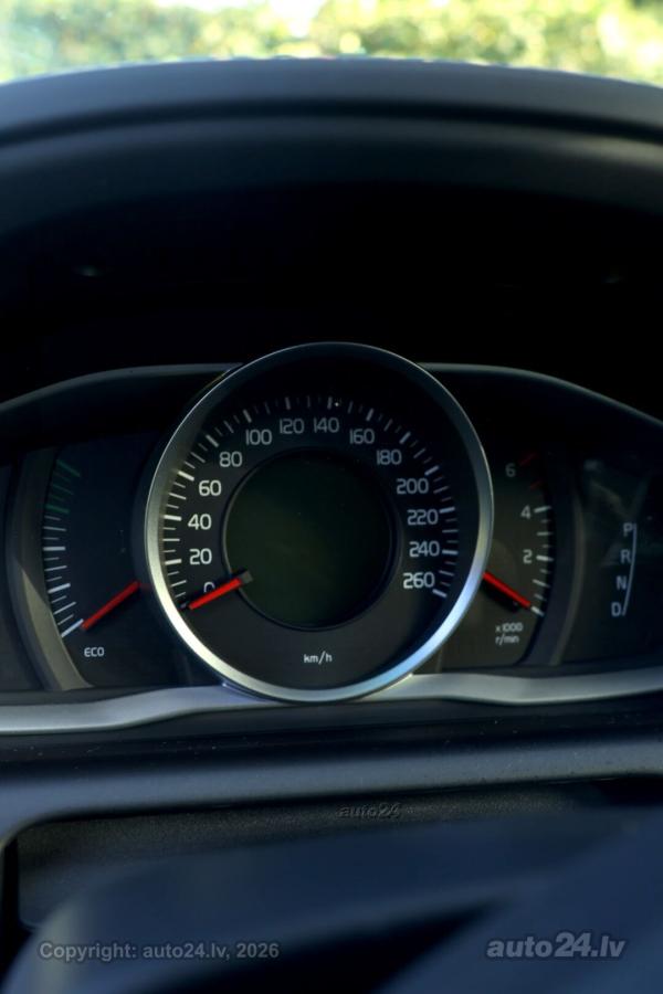 Вольво ХС60 2017 в Таллин на AUTOMOTO.COM.LV Черный Вольво ХС60 2017 в Таллин, объемом двигателя 2.40 л и пробегом 220 тыс. км за 15490 €, фото 8 на AUTOMOTO.COM.LV