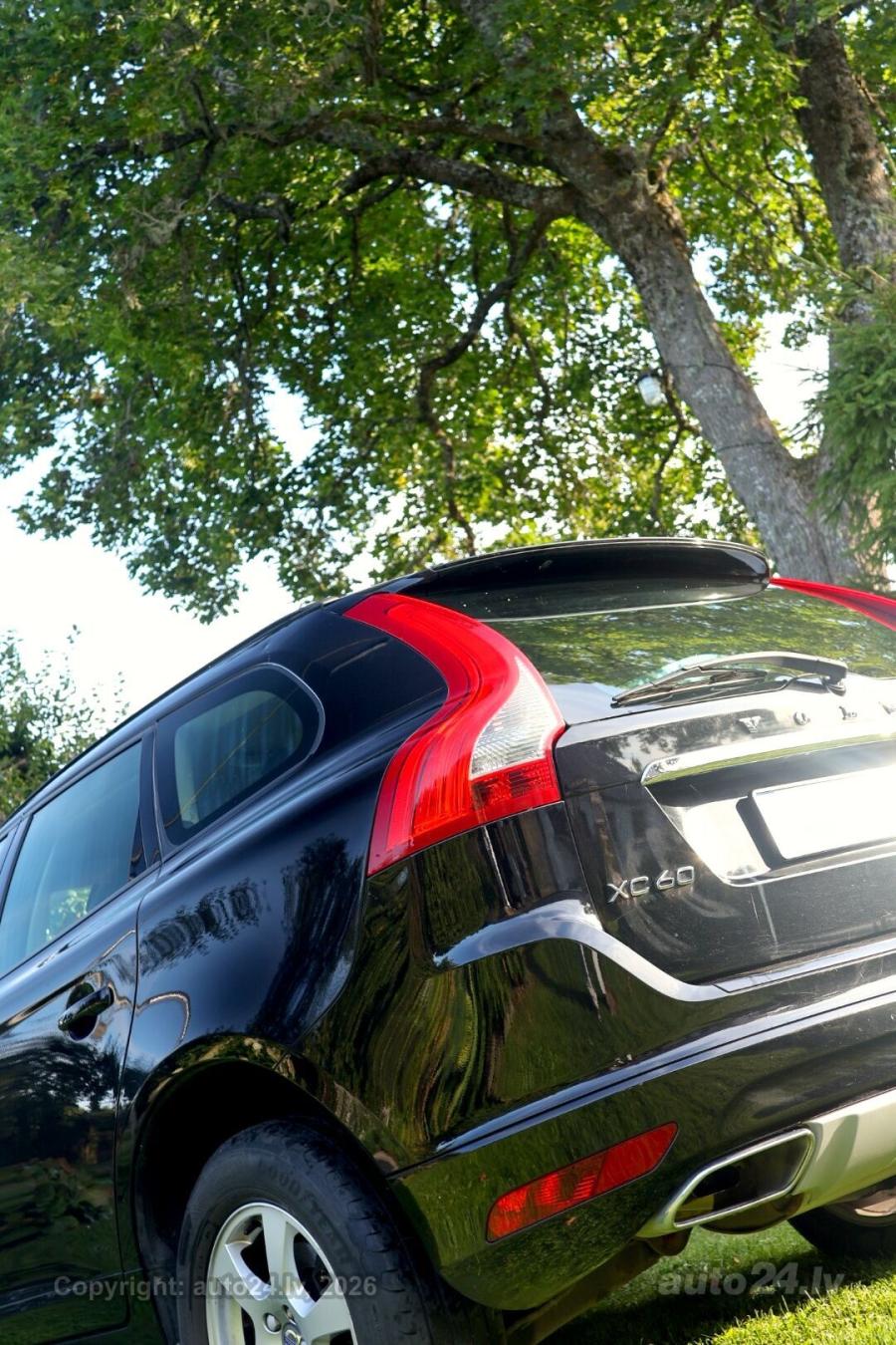 Melns Volvo XC60 2017 Tallina, ar dzinēja tilpumu 2.40 L un nobraukumu 220 tūkst. km par 15490 €, foto 10 vietnē AUTOMOTO.COM.LV