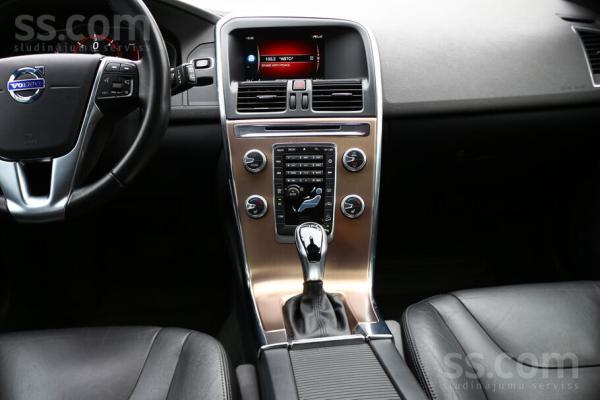 Volvo XC60 2017 Rīga vietnē Melns Volvo XC60 2017 Rīga, ar dzinēja tilpumu 2.40 L un nobraukumu 276 tūkst. km par 14200 €, foto 9 vietnē AUTOMOTO.COM.LV