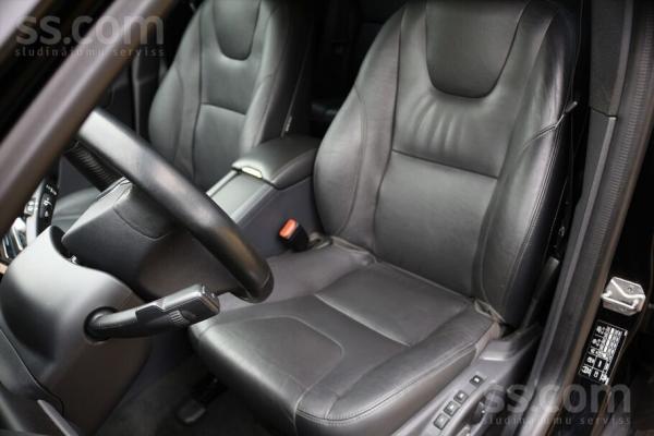 Volvo XC60 2017 Rīga vietnē Melns Volvo XC60 2017 Rīga, ar dzinēja tilpumu 2.40 L un nobraukumu 276 tūkst. km par 14200 €, foto 11 vietnē AUTOMOTO.COM.LV
