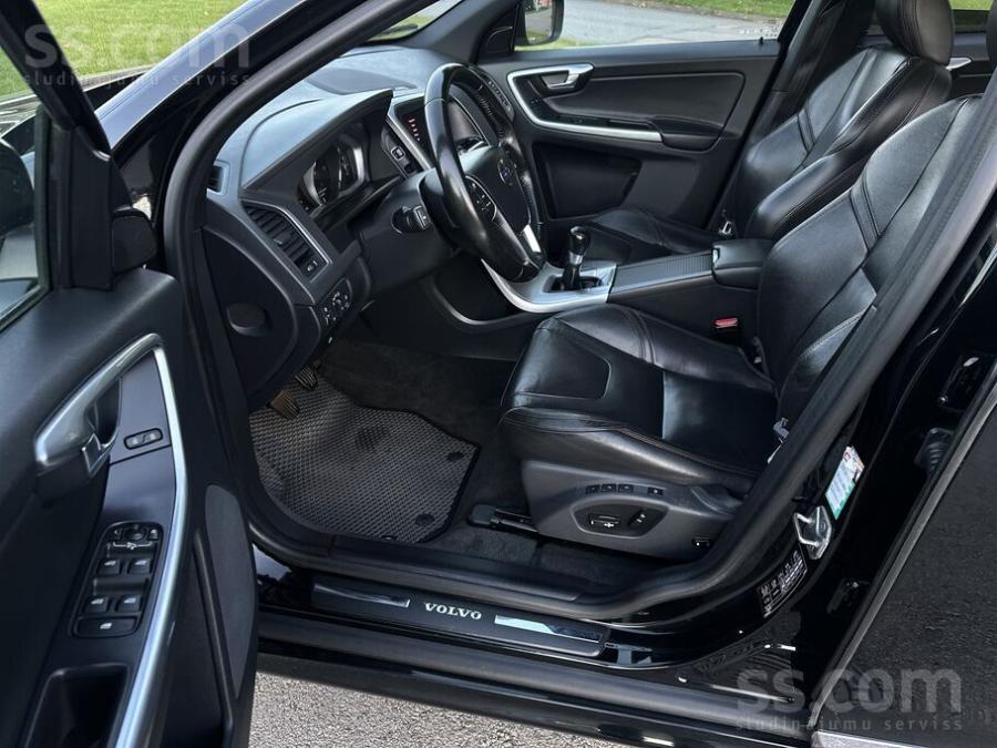 Black Volvo XC60 2017 in Riga, with an engine capacity of 2.40 L and mileage of 234 thousand km for 17200 €, photo 10 on AUTOMOTO.COM.LV