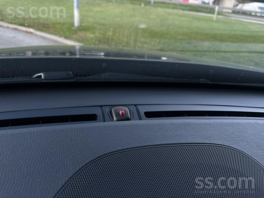 Black Volvo XC60 2017 in Riga, with an engine capacity of 2.40 L and mileage of 234 thousand km for 17200 €, photo 13 on AUTOMOTO.COM.LV