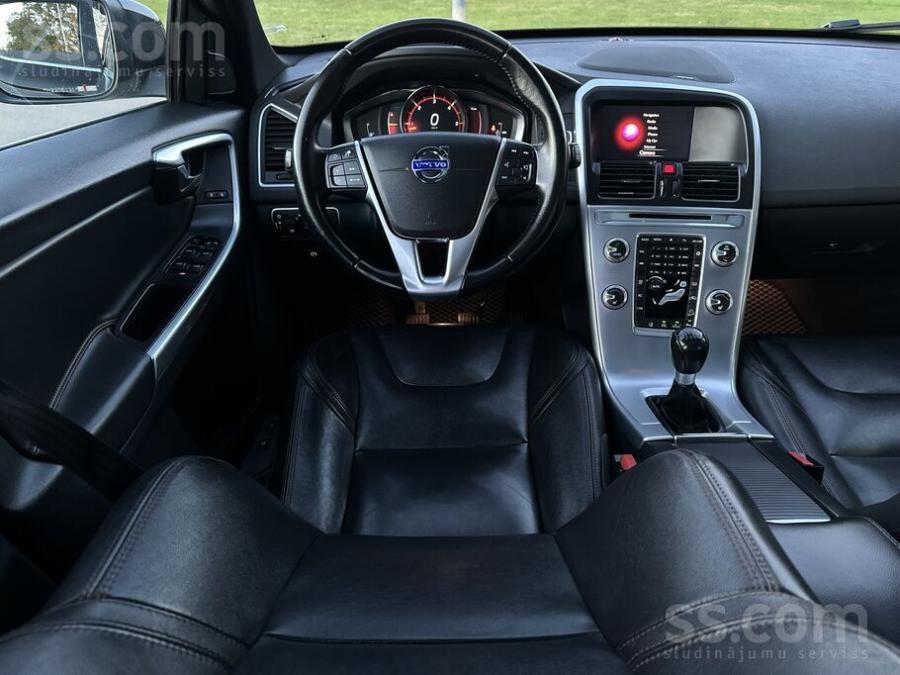 Black Volvo XC60 2017 in Riga, with an engine capacity of 2.40 L and mileage of 234 thousand km for 17200 €, photo 14 on AUTOMOTO.COM.LV
