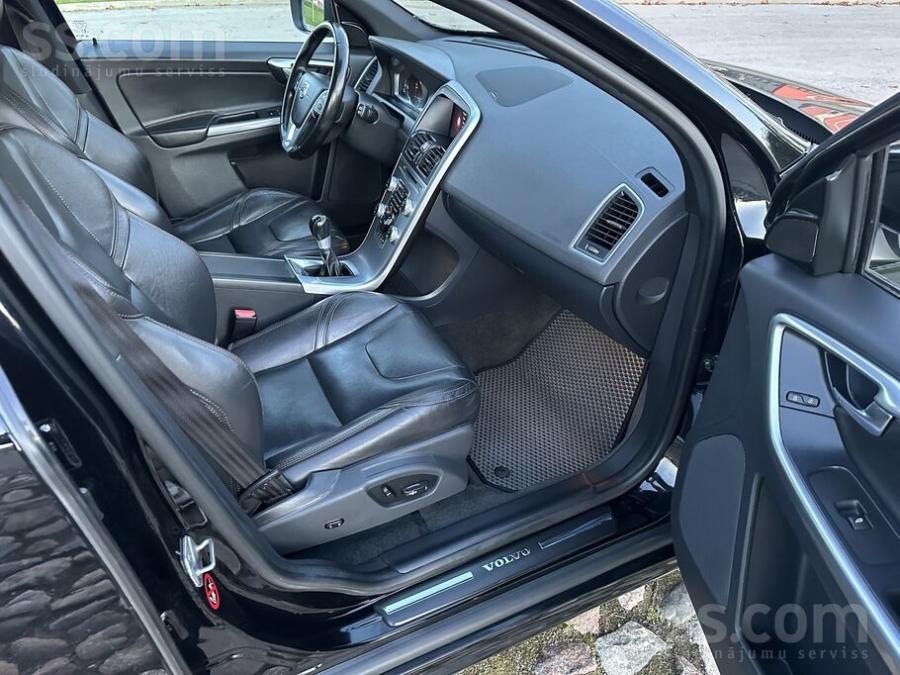 Black Volvo XC60 2017 in Riga, with an engine capacity of 2.40 L and mileage of 234 thousand km for 17200 €, photo 18 on AUTOMOTO.COM.LV