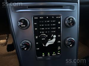 Black Volvo XC60 2017 in Riga, with an engine capacity of 2.40 L and mileage of 234 thousand km for 17200 €, photo 19 on AUTOMOTO.COM.LV