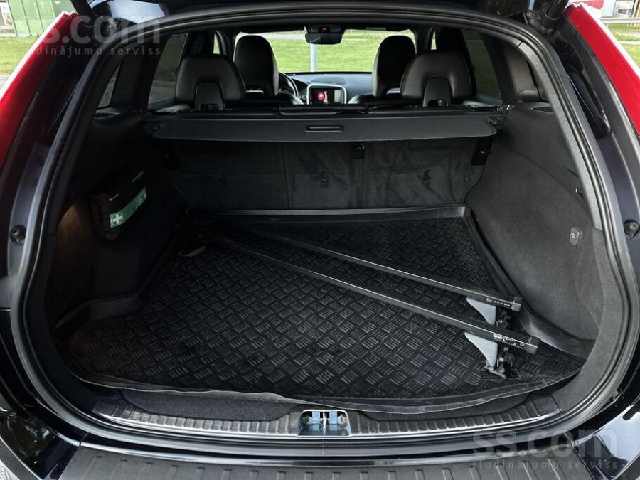 Black Volvo XC60 2017 in Riga, with an engine capacity of 2.40 L and mileage of 234 thousand km for 17200 €, photo 26 on AUTOMOTO.COM.LV