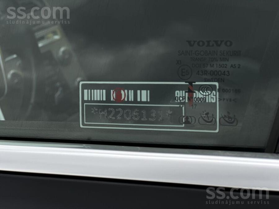 Black Volvo XC60 2017 in Riga, with an engine capacity of 2.40 L and mileage of 234 thousand km for 17200 €, photo 35 on AUTOMOTO.COM.LV