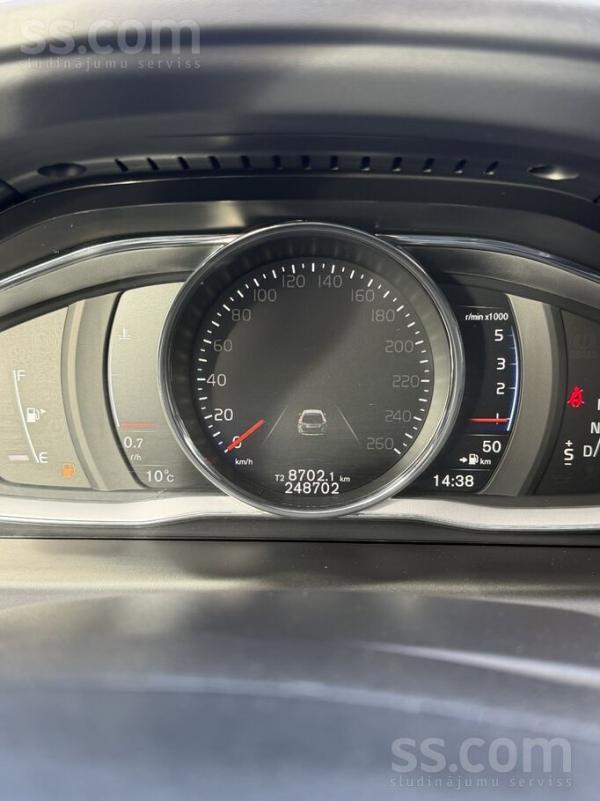 Black Volvo XC60 2017 in Riga, with an engine capacity of 2.00 L and mileage of 249 thousand km for 14900 €, photo 10 on AUTOMOTO.COM.LV