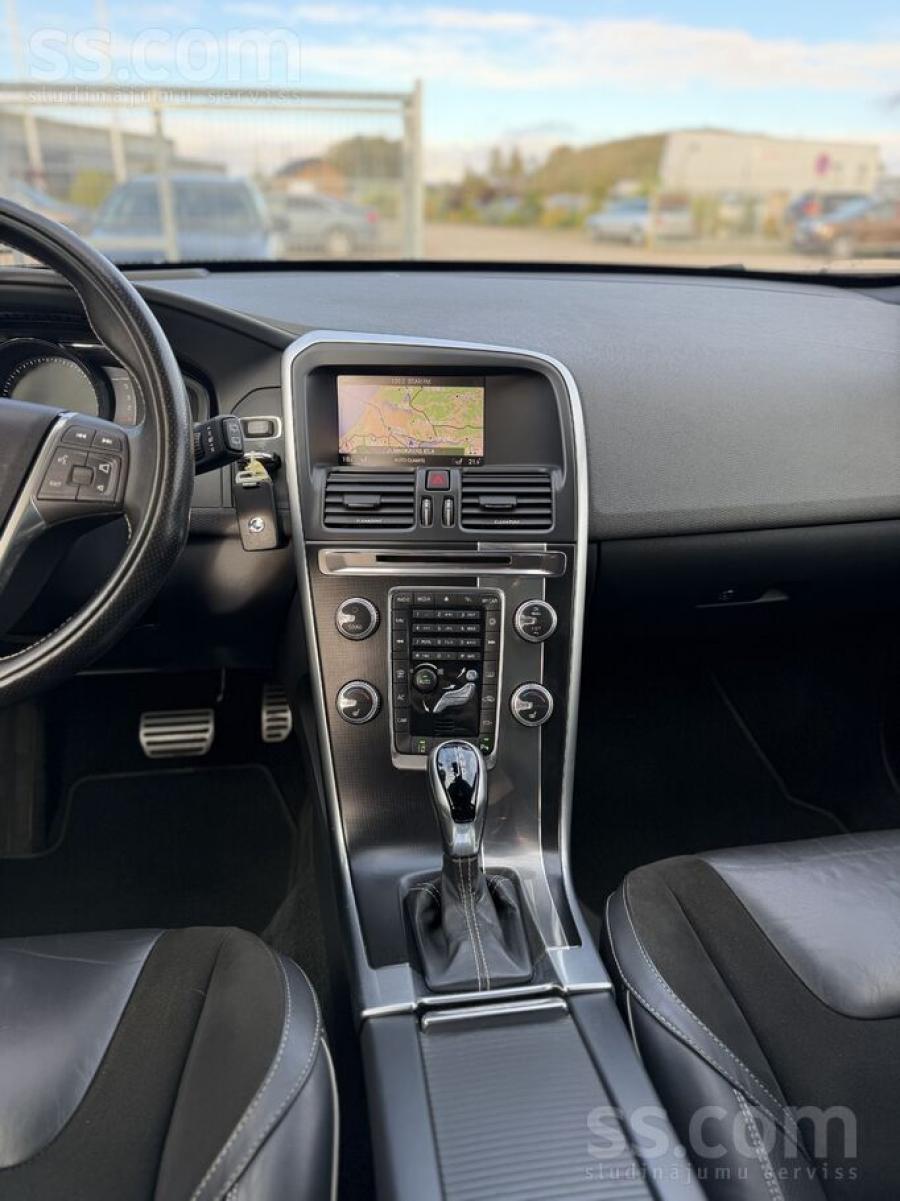 Melns Volvo XC60 2017 Rīga, ar dzinēja tilpumu 2.00 L un nobraukumu 249 tūkst. km par 14900 €, foto 11 vietnē AUTOMOTO.COM.LV