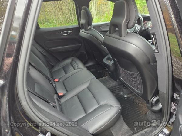 Black Volvo XC60 2018 in Tallinn, with an engine capacity of 2.00 L and mileage of 150 thousand km for 28500 €, photo 11 on AUTOMOTO.COM.LV