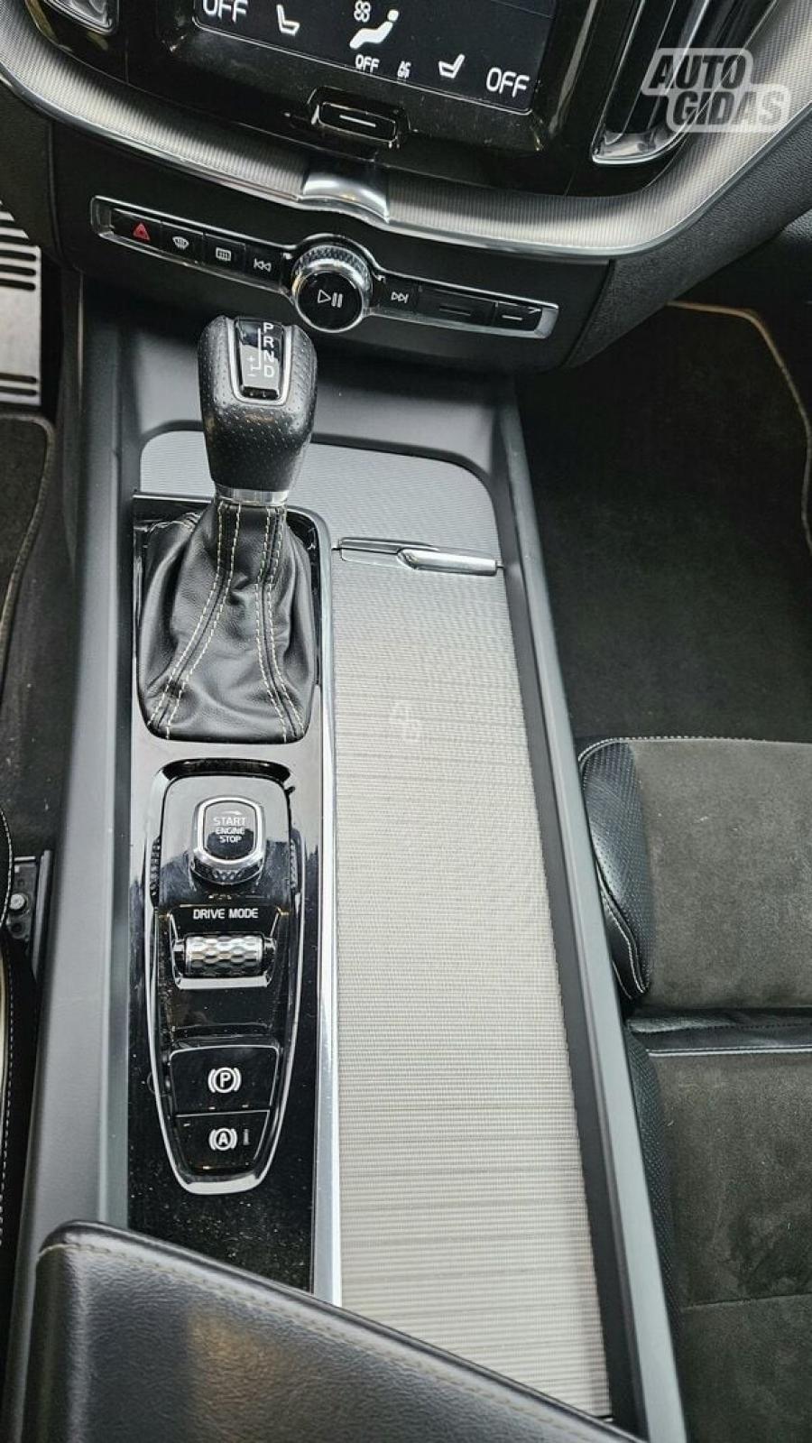 Black Volvo XC60 2018 in Vilnius, with an engine capacity of 2.00 L and mileage of 182 thousand km for 24900 €, photo 10 on AUTOMOTO.COM.LV