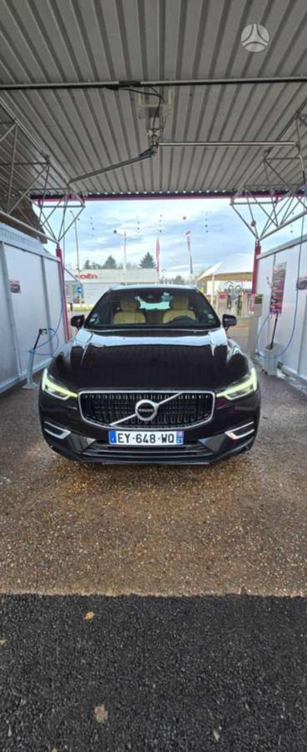 Black Volvo XC60 2018 in Taurage, with an engine capacity of 1.97 L and mileage of 193 thousand km for 18900 €, photo 1 on AUTOMOTO.COM.LV
