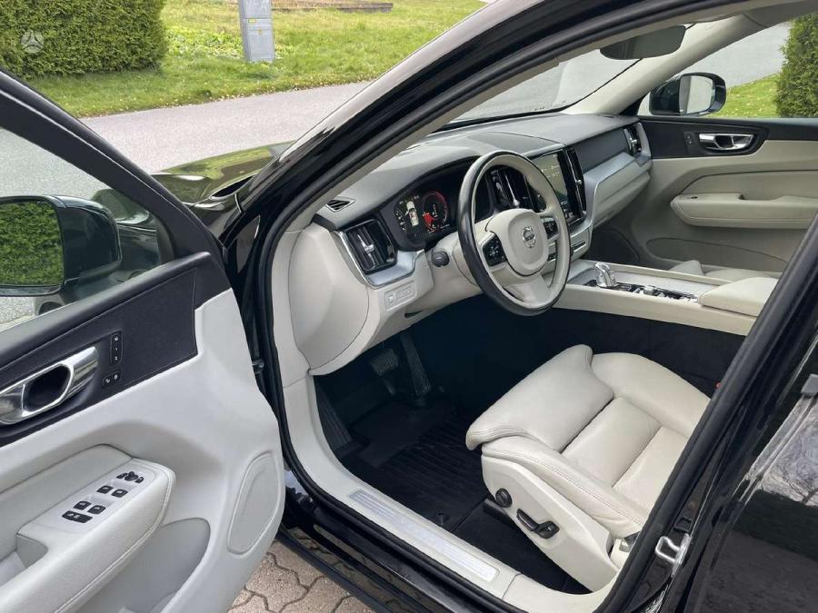 Black Volvo XC60 2018 in Parnu, with an engine capacity of 0.00 L and mileage of 167 thousand km for 23900 €, photo 8 on AUTOMOTO.COM.LV