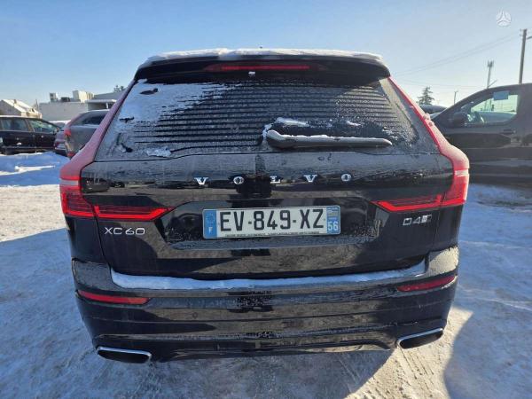 Black Volvo XC60 2018 in Taurage, with an engine capacity of 1.97 L and mileage of 134 thousand km for 21500 €, photo 5 on AUTOMOTO.COM.LV
