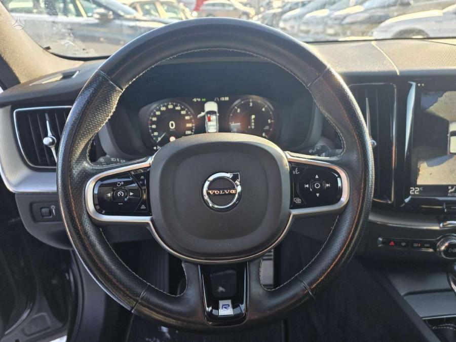 Black Volvo XC60 2018 in Taurage, with an engine capacity of 1.97 L and mileage of 134 thousand km for 21500 €, photo 10 on AUTOMOTO.COM.LV