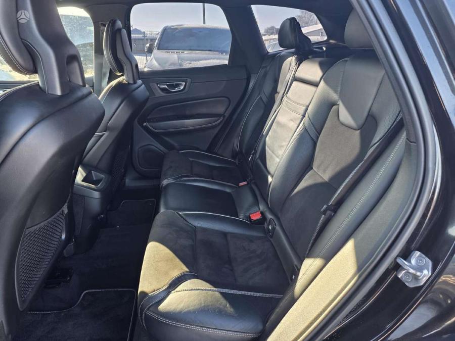 Black Volvo XC60 2018 in Taurage, with an engine capacity of 1.97 L and mileage of 134 thousand km for 21500 €, photo 16 on AUTOMOTO.COM.LV