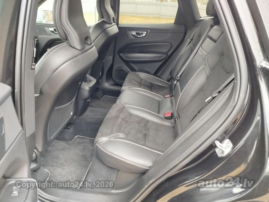 Black Volvo XC60 2018 in Rakvere, with an engine capacity of 2.00 L and mileage of 182 thousand km for 20500 €, photo 8 on AUTOMOTO.COM.LV