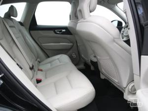 Black Volvo XC60 2018 in Vilnius, with an engine capacity of 2.00 L and mileage of 253 thousand km for 19199 €, photo 16 on AUTOMOTO.COM.LV