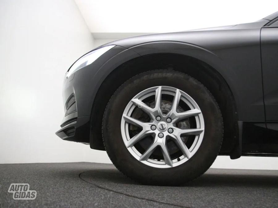 Black Volvo XC60 2018 in Vilnius, with an engine capacity of 2.00 L and mileage of 253 thousand km for 19199 €, photo 27 on AUTOMOTO.COM.LV