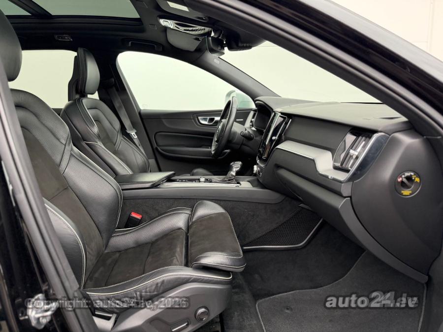 Melns Volvo XC60 2018 Tallina, ar dzinēja tilpumu 2.00 L un nobraukumu 183 tūkst. km par 20999 €, foto 8 vietnē AUTOMOTO.COM.LV
