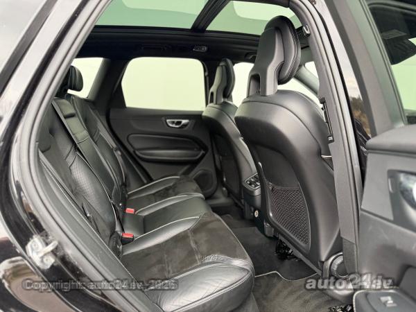 Melns Volvo XC60 2018 Tallina, ar dzinēja tilpumu 2.00 L un nobraukumu 183 tūkst. km par 20999 €, foto 10 vietnē AUTOMOTO.COM.LV