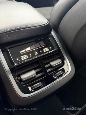 Melns Volvo XC60 2018 Tallina, ar dzinēja tilpumu 2.00 L un nobraukumu 183 tūkst. km par 20999 €, foto 13 vietnē AUTOMOTO.COM.LV