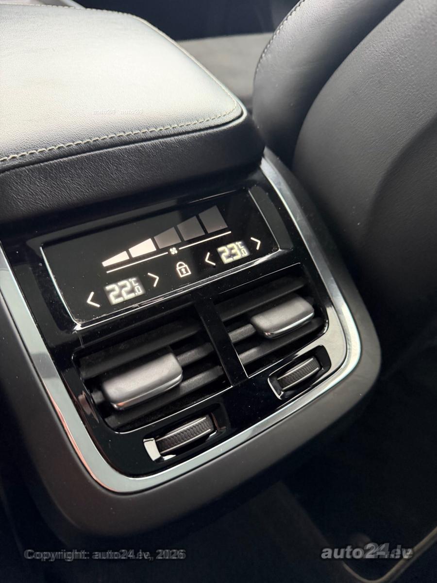 Melns Volvo XC60 2018 Tallina, ar dzinēja tilpumu 2.00 L un nobraukumu 183 tūkst. km par 20999 €, foto 13 vietnē AUTOMOTO.COM.LV