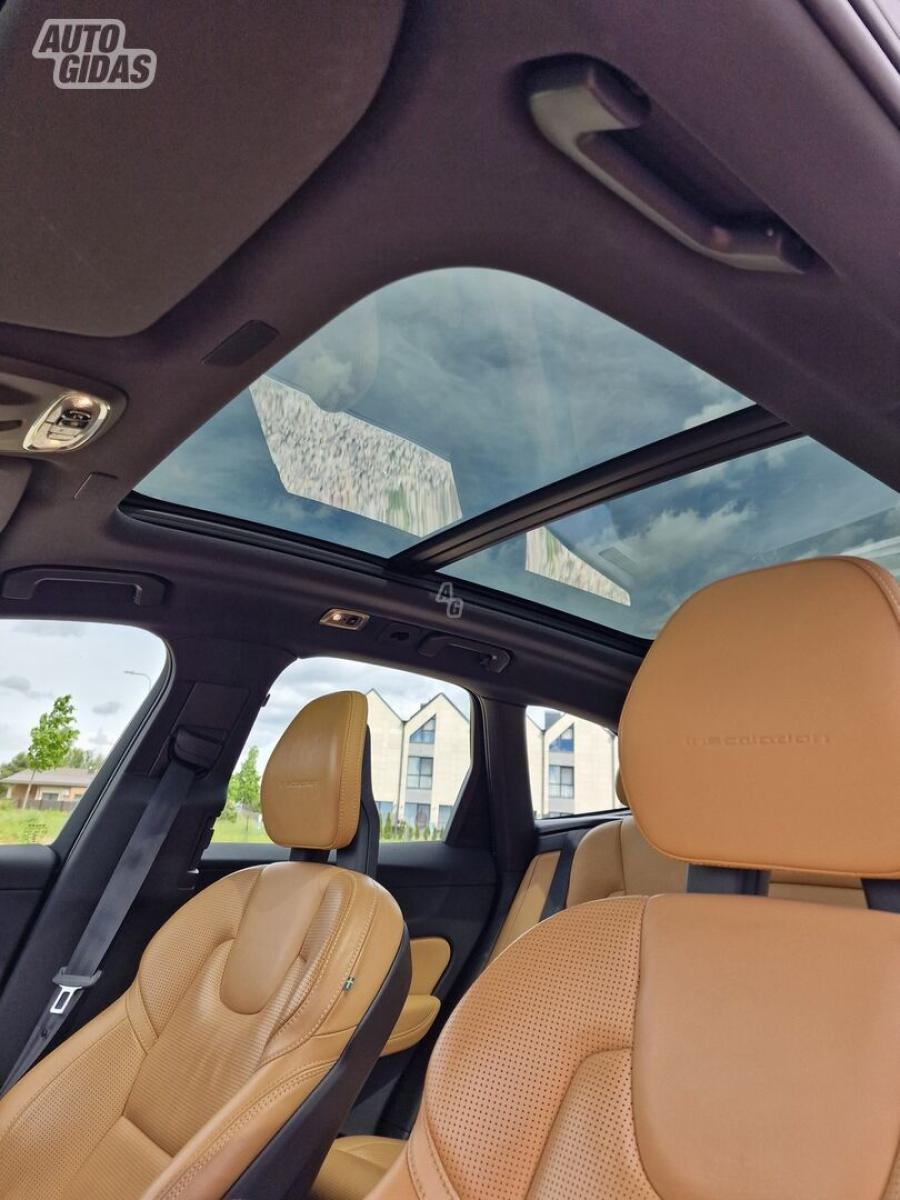 Black Volvo XC60 2018 in Vilnius, with an engine capacity of 2.00 L and mileage of 151 thousand km for 23500 €, photo 7 on AUTOMOTO.COM.LV