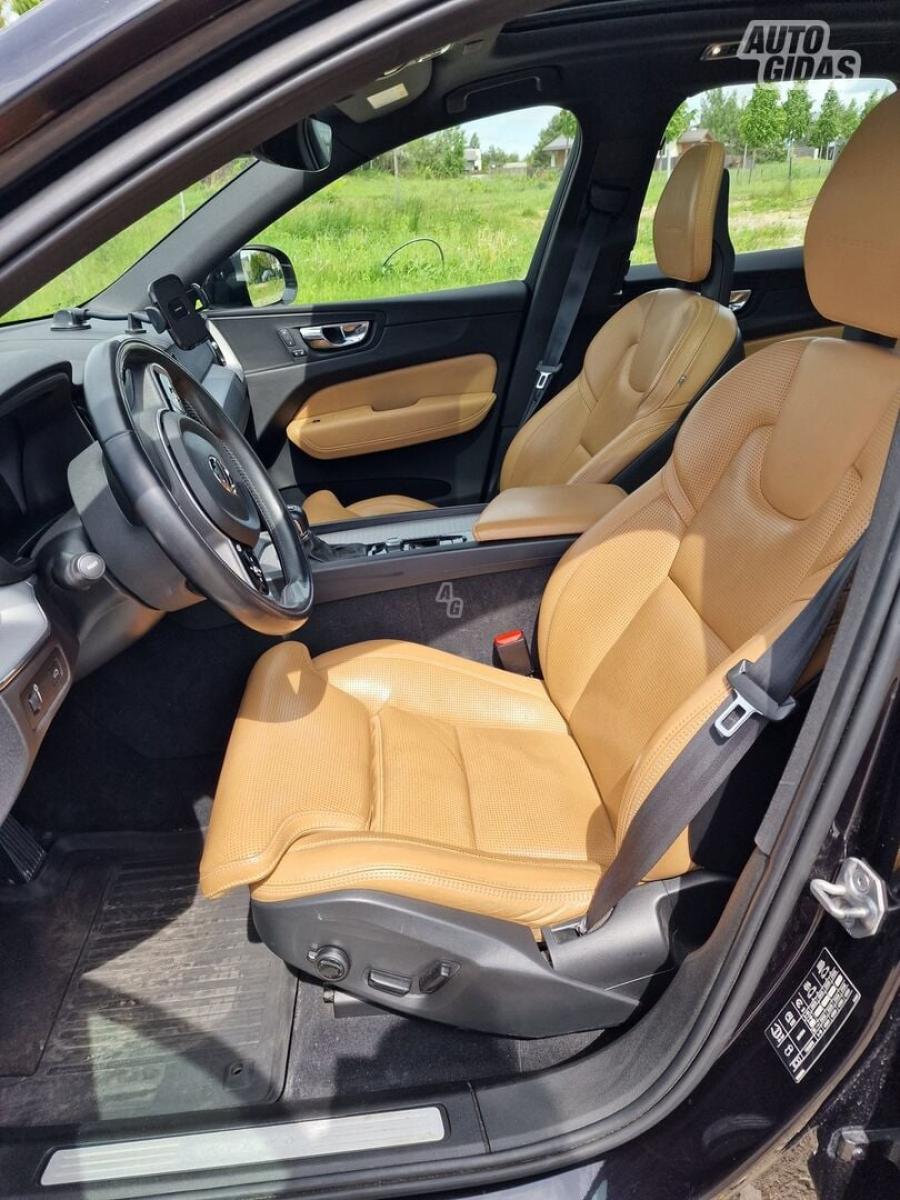Black Volvo XC60 2018 in Vilnius, with an engine capacity of 2.00 L and mileage of 151 thousand km for 23500 €, photo 8 on AUTOMOTO.COM.LV