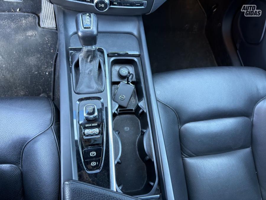 Black Volvo XC60 2018 in Panevezys, with an engine capacity of 2.00 L and mileage of 322 thousand km for 16999 €, photo 28 on AUTOMOTO.COM.LV