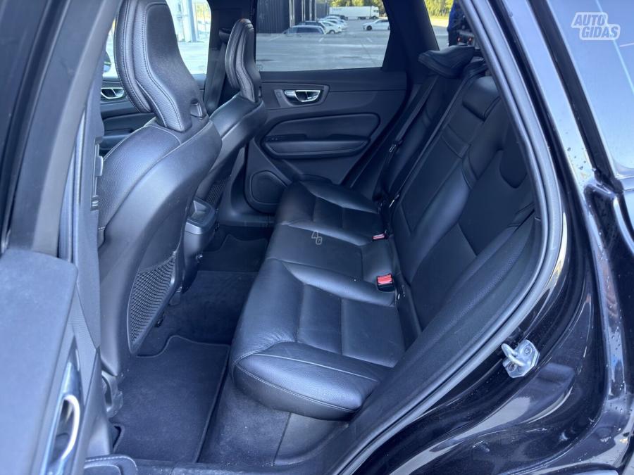 Black Volvo XC60 2018 in Panevezys, with an engine capacity of 2.00 L and mileage of 322 thousand km for 16999 €, photo 32 on AUTOMOTO.COM.LV