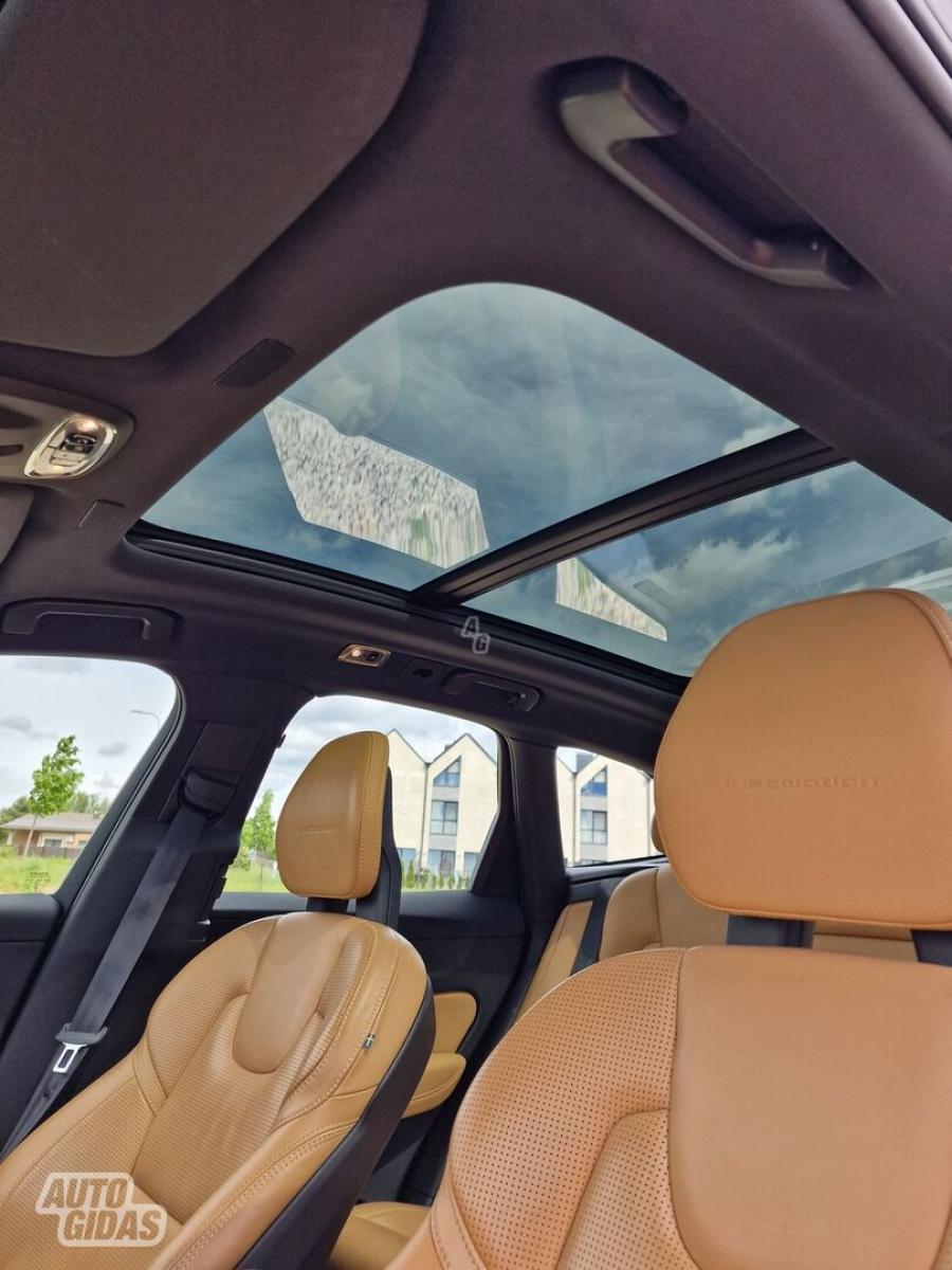 Black Volvo XC60 2018 in Vilnius, with an engine capacity of 2.00 L and mileage of 151 thousand km for 23500 €, photo 9 on AUTOMOTO.COM.LV
