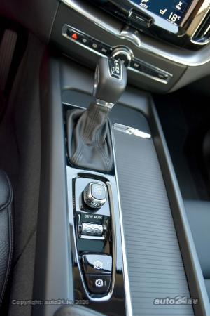 Melns Volvo XC60 2018 Tallina, ar dzinēja tilpumu 1.97 L un nobraukumu 78 tūkst. km par 28880 €, foto 19 vietnē AUTOMOTO.COM.LV