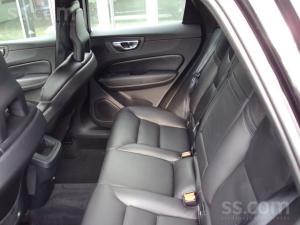 Black Volvo XC60 2018 in Riga, with an engine capacity of 2.00 L and mileage of 225 thousand km for 21200 €, photo 4 on AUTOMOTO.COM.LV