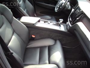 Black Volvo XC60 2018 in Riga, with an engine capacity of 2.00 L and mileage of 225 thousand km for 21200 €, photo 6 on AUTOMOTO.COM.LV