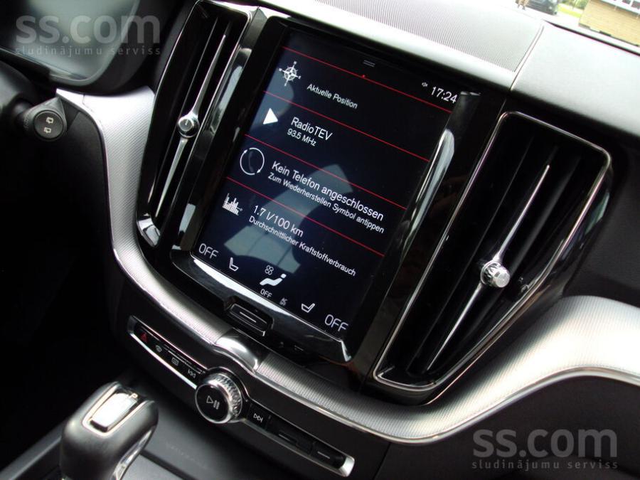 Black Volvo XC60 2018 in Riga, with an engine capacity of 2.00 L and mileage of 225 thousand km for 21200 €, photo 7 on AUTOMOTO.COM.LV