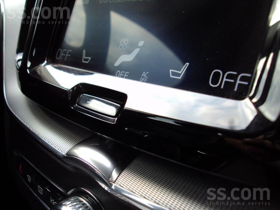 Black Volvo XC60 2018 in Riga, with an engine capacity of 2.00 L and mileage of 225 thousand km for 21200 €, photo 8 on AUTOMOTO.COM.LV