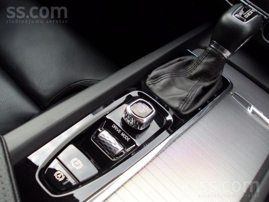 Black Volvo XC60 2018 in Riga, with an engine capacity of 2.00 L and mileage of 225 thousand km for 21200 €, photo 9 on AUTOMOTO.COM.LV