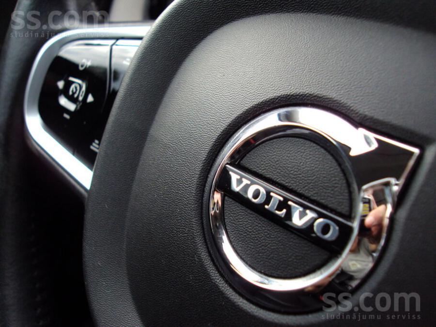 Black Volvo XC60 2018 in Riga, with an engine capacity of 2.00 L and mileage of 225 thousand km for 21200 €, photo 10 on AUTOMOTO.COM.LV